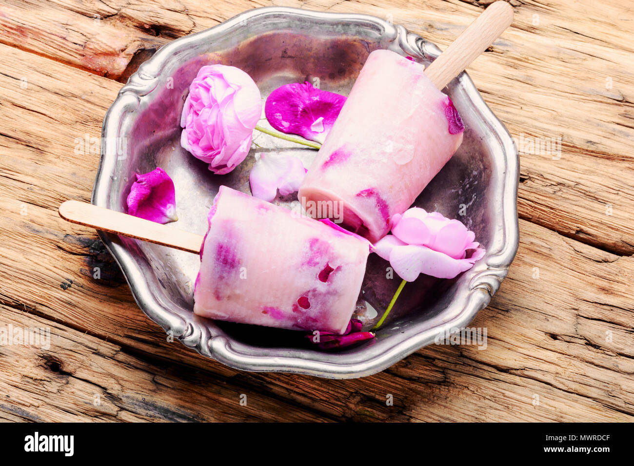 Summer vanilla ice cream with fresh rose flowers Stock Photo - Alamy