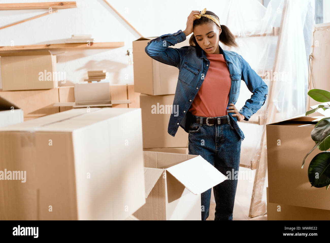 Sad woman packing boxes hi-res stock photography and images - Alamy
