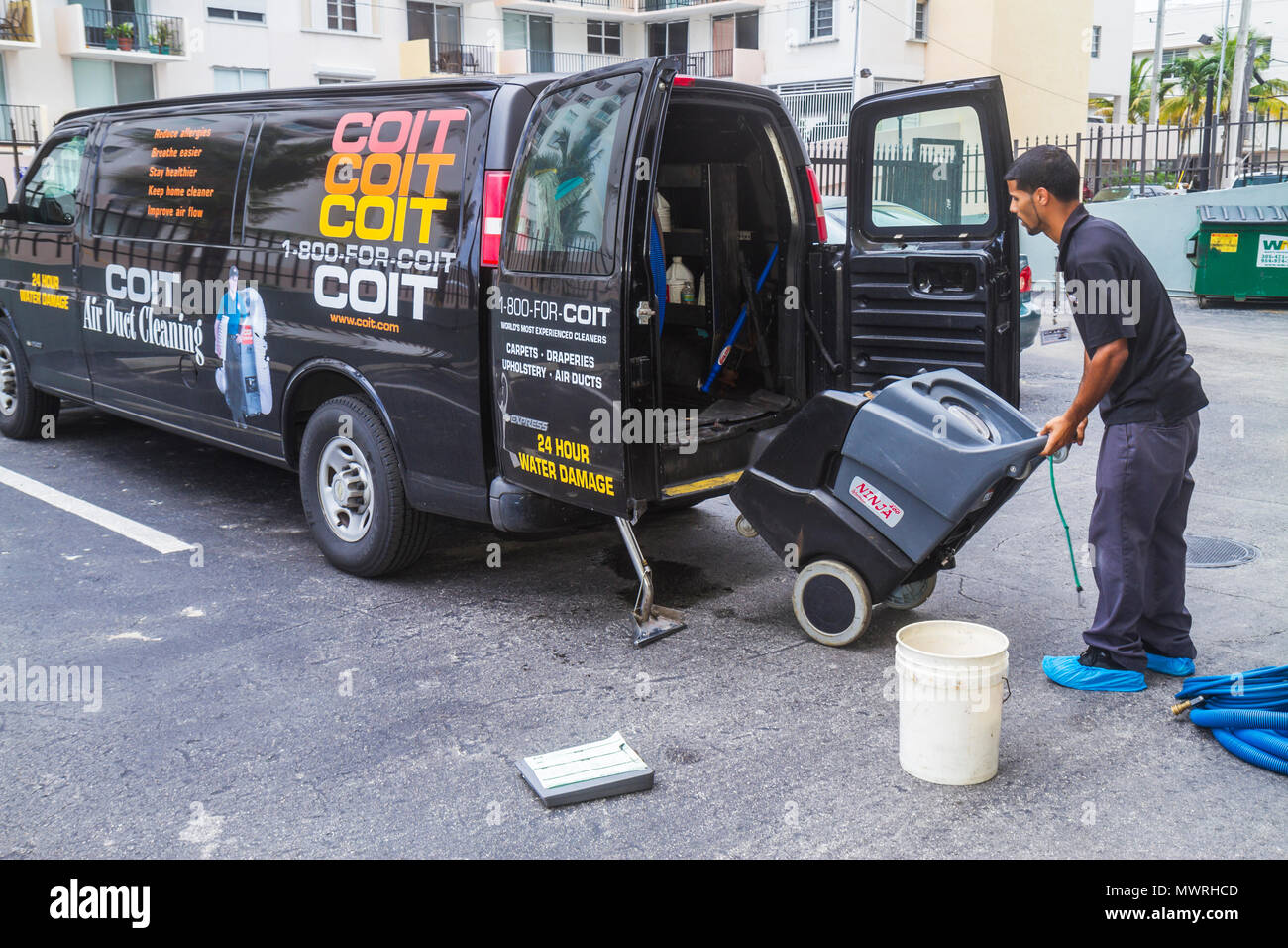 Carpet workers hi-res stock photography and images - Alamy