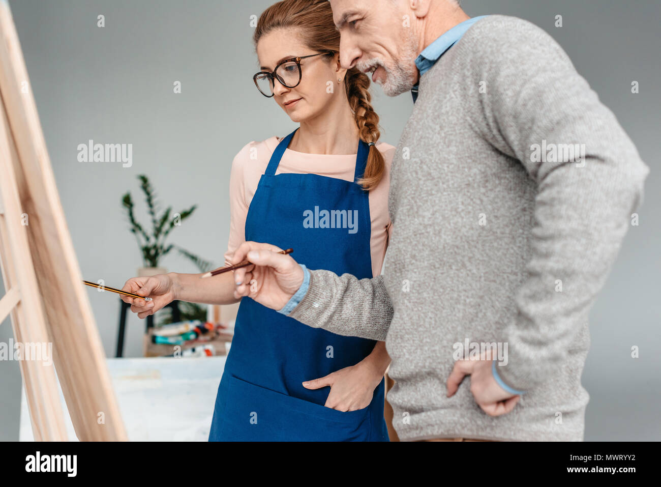 Male art student drawing at easel hi-res stock photography and images ...