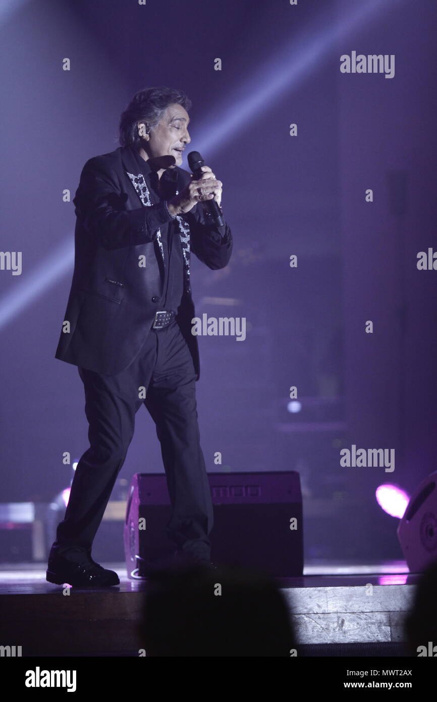 Frédéric François, is a French-speaking singer-composer living in ...