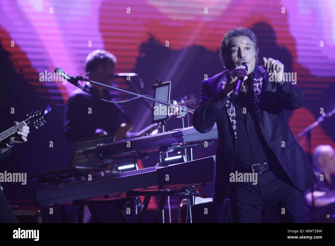 He turned semi professional as a singer guitarist in a group hi-res ...