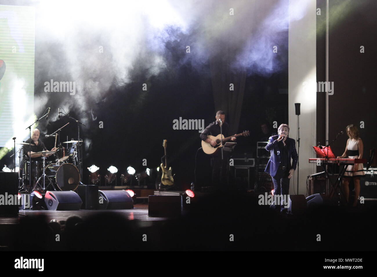 Frédéric François, is a French-speaking singer-composer living in ...