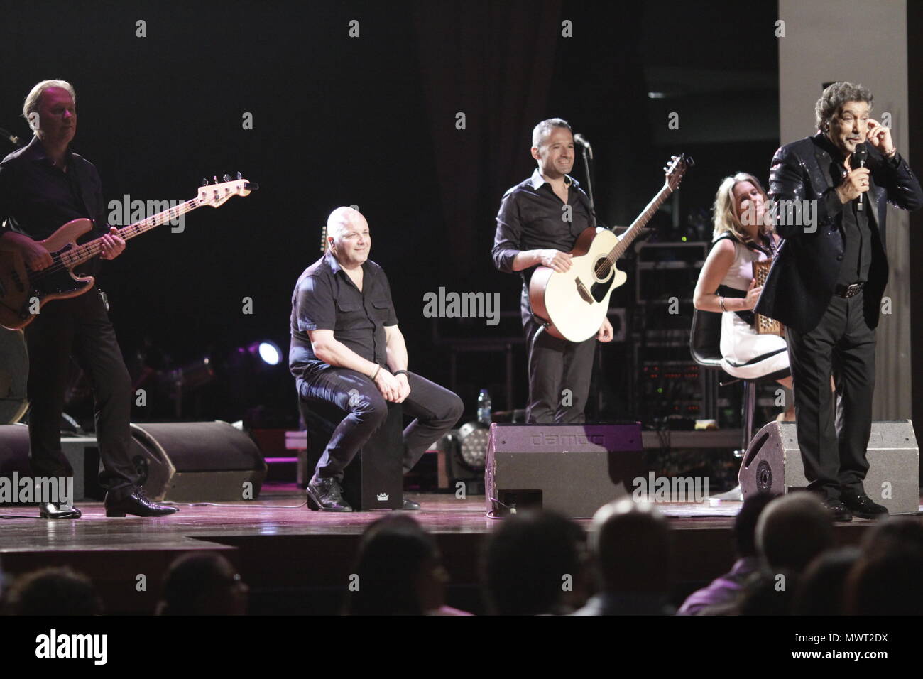 Frédéric François, is a French-speaking singer-composer living in ...