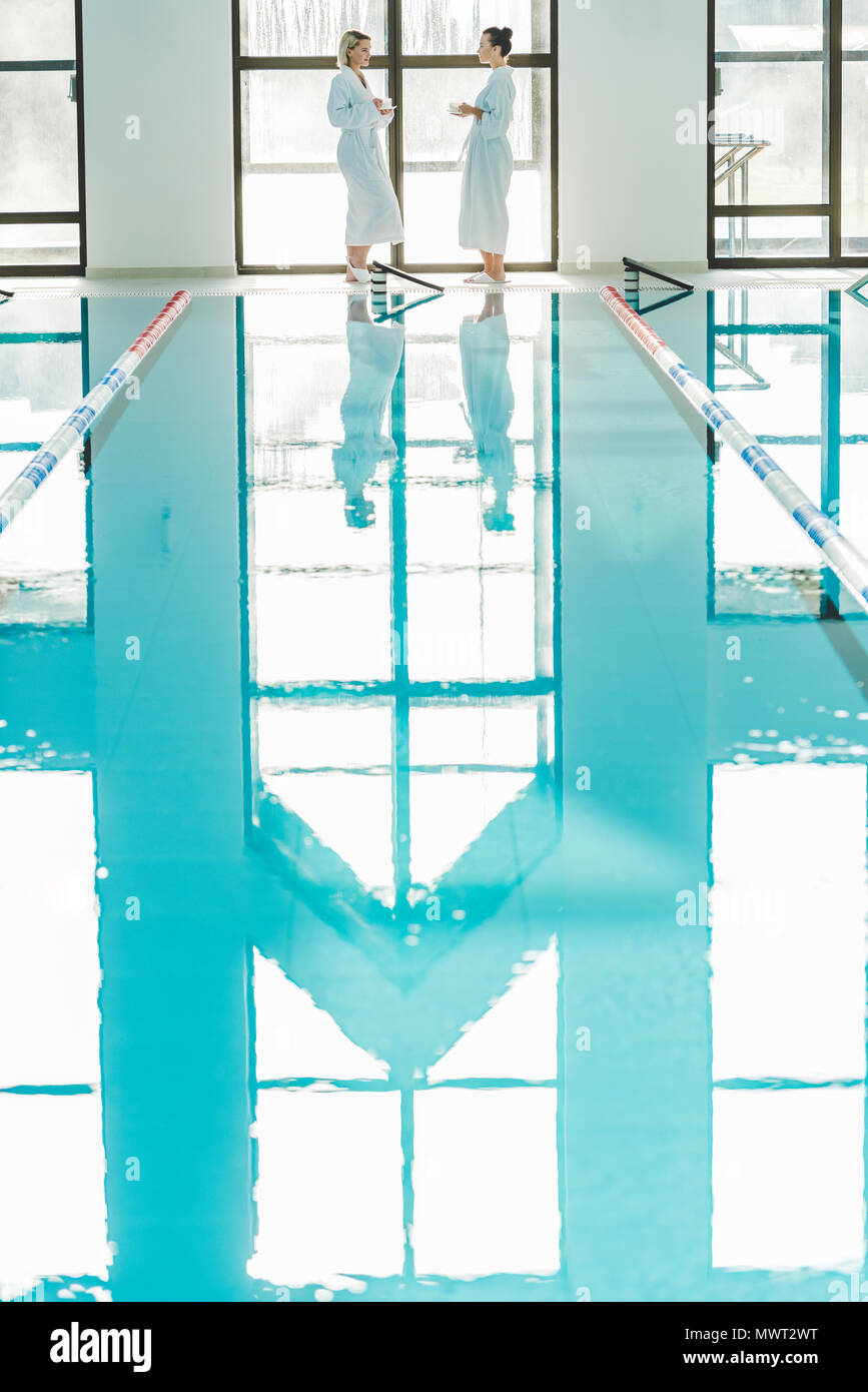Drinking next to swimming pool hi-res stock photography and images - Alamy