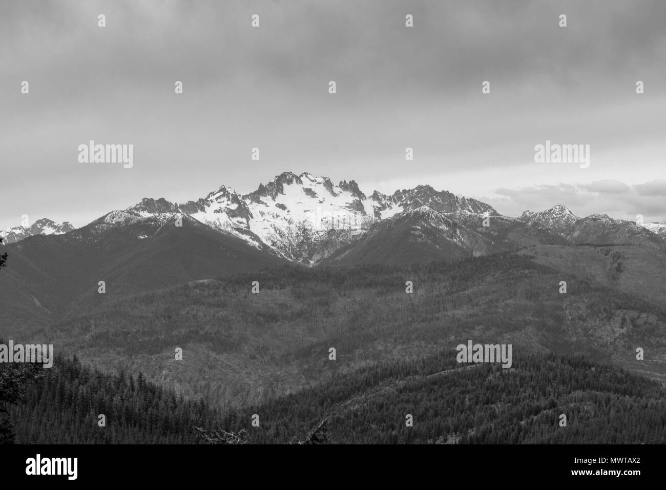 North central washington state mountains hi-res stock photography and ...