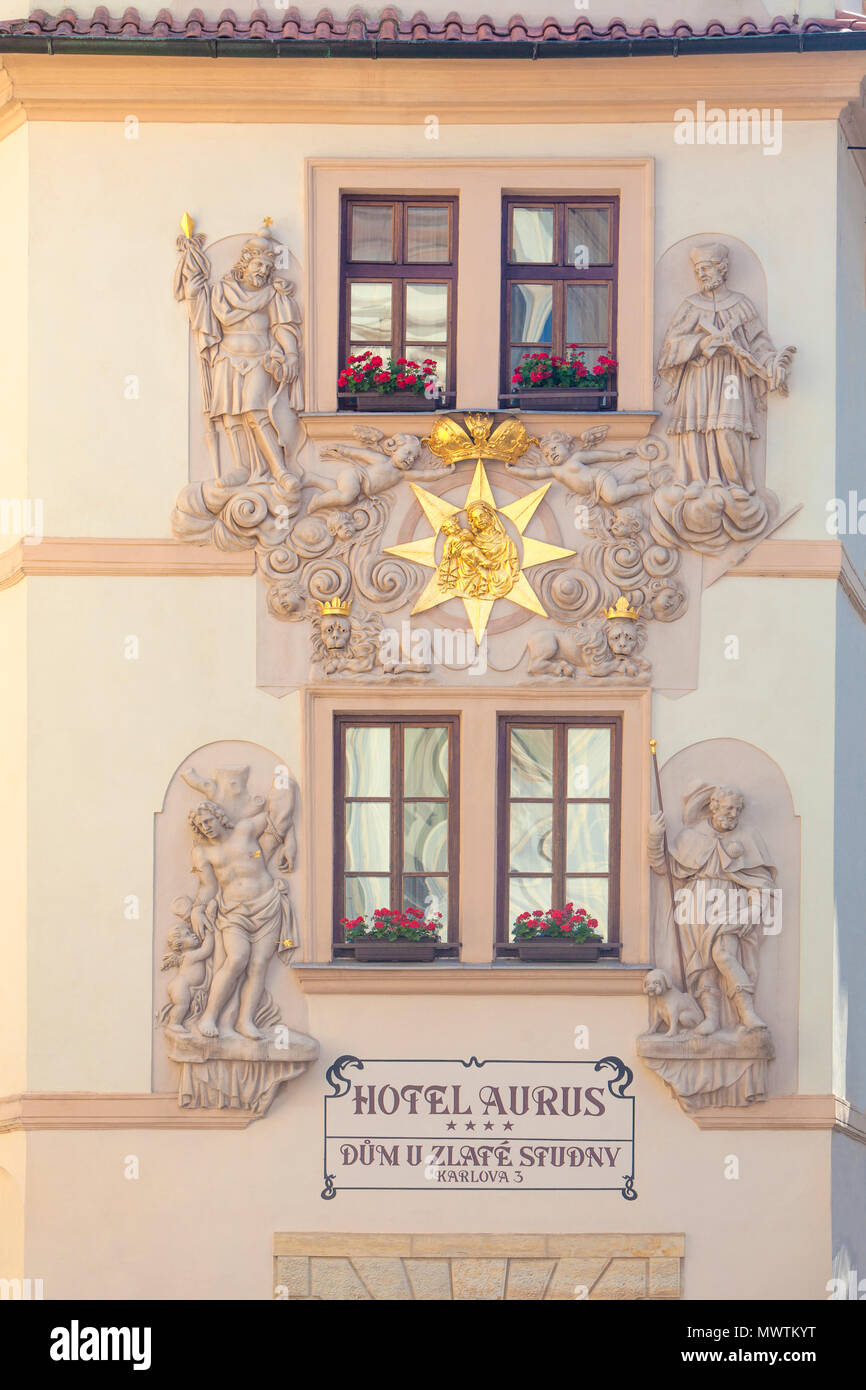 House to the golden well hi-res stock photography and images - Alamy