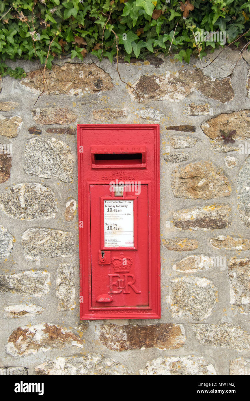 Red post box letter box hi-res stock photography and images - Alamy