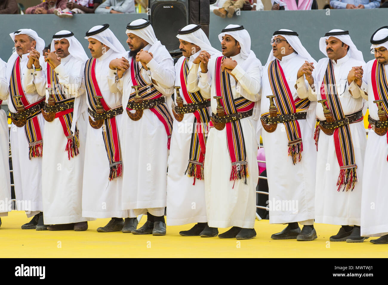 Saudi traditional dress hi-res stock photography and images - Alamy