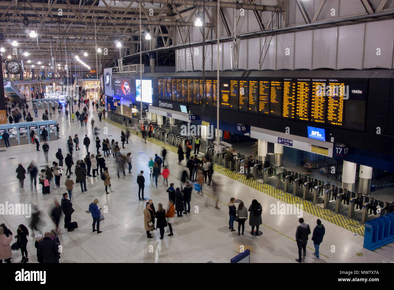 Waterloo Station main concourse, London, England, United Kingdom ...