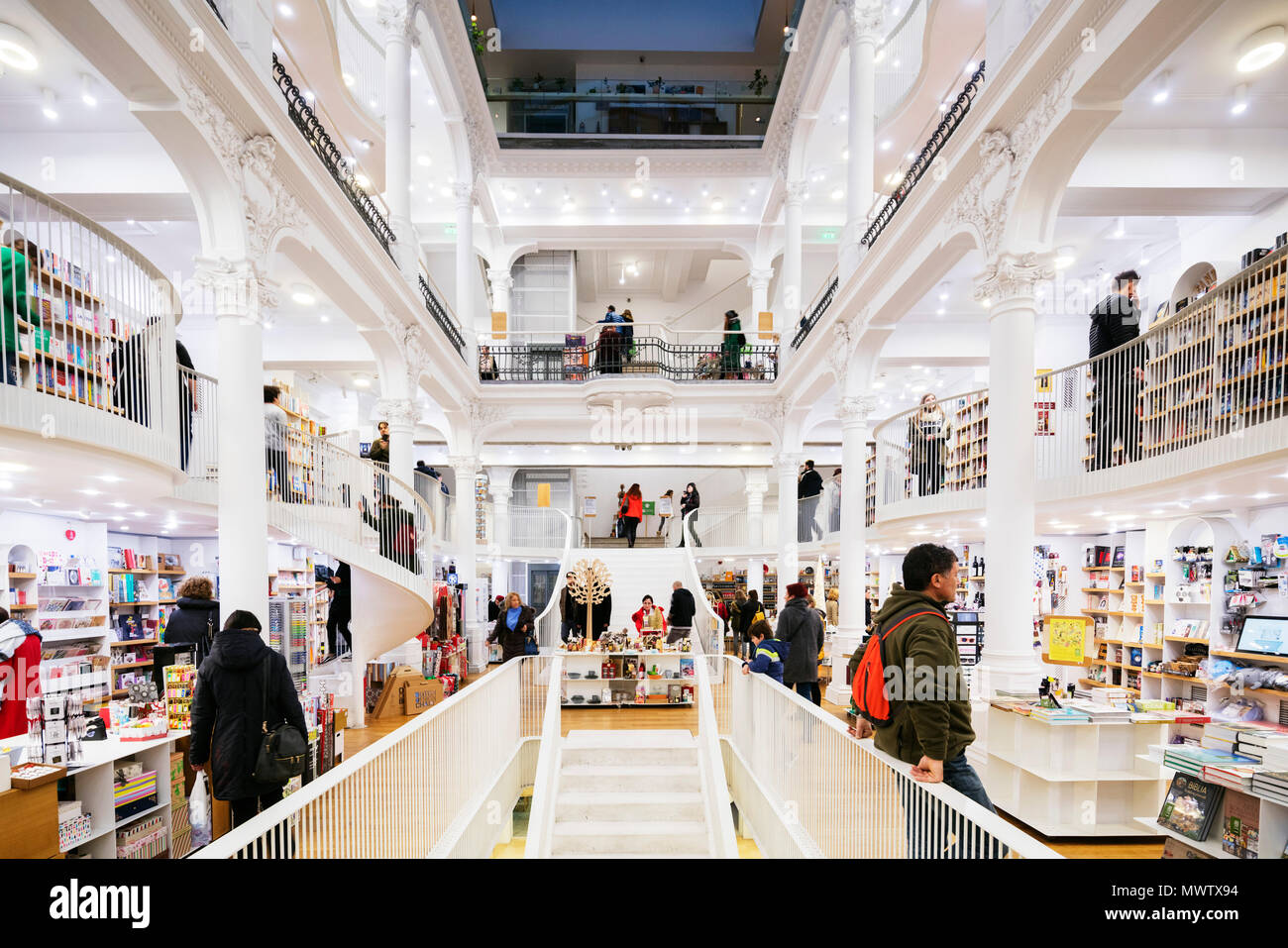 Book store with destinations hi-res stock photography and images - Alamy