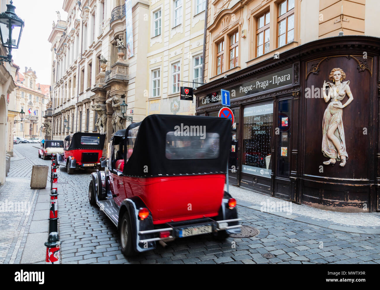 Outside outdoors horizontal classic vehicle hi-res stock photography ...