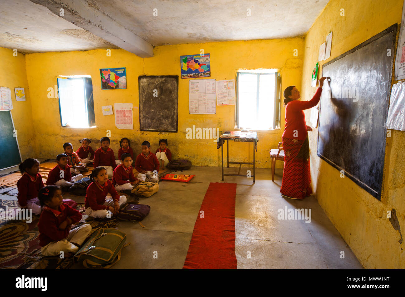 India school classroom hi-res stock photography and images - Alamy