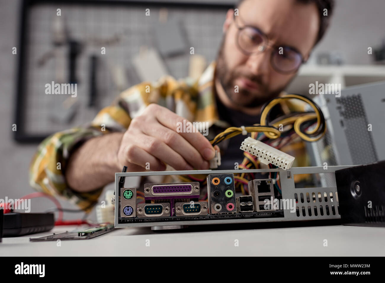 man adjusting wires on broken pc Stock Photo - Alamy