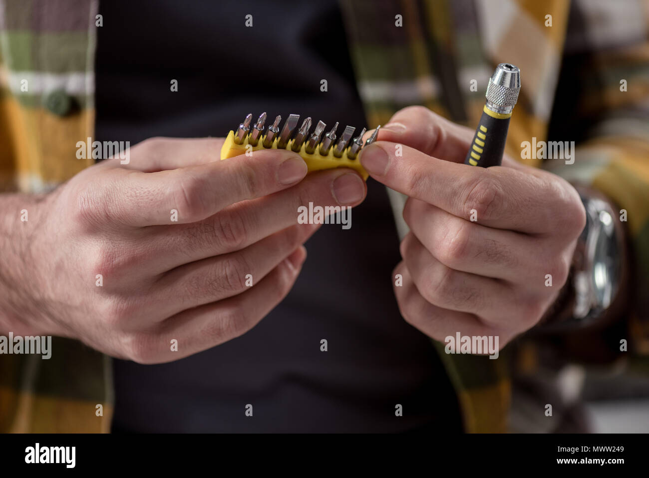 Hands with screwdriver hi-res stock photography and images - Alamy