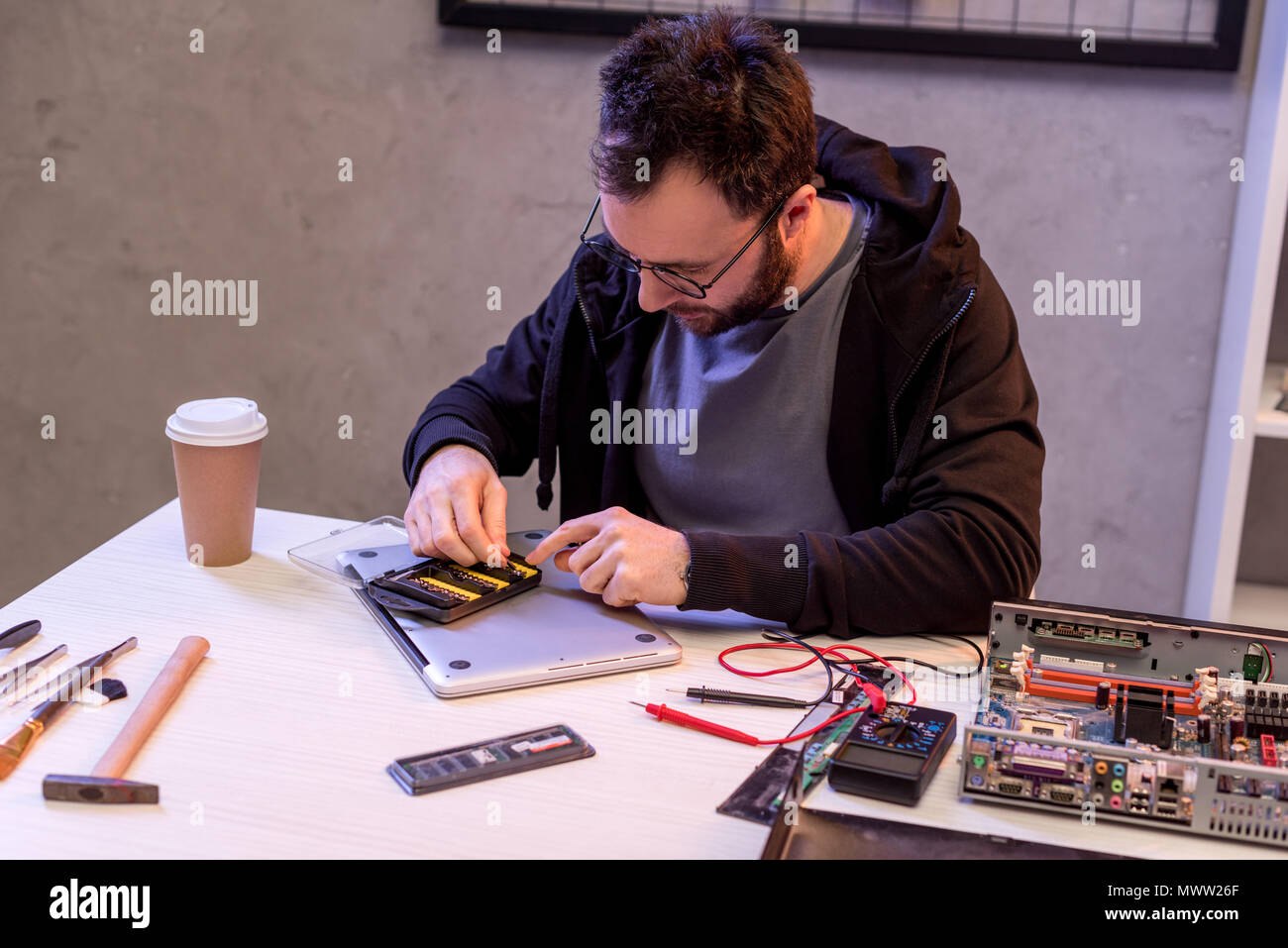 man choosing attachments before fixing digital tablet Stock Photo - Alamy