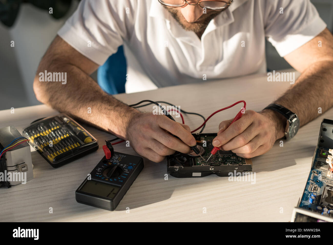 Checking computer hi-res stock photography and images - Alamy