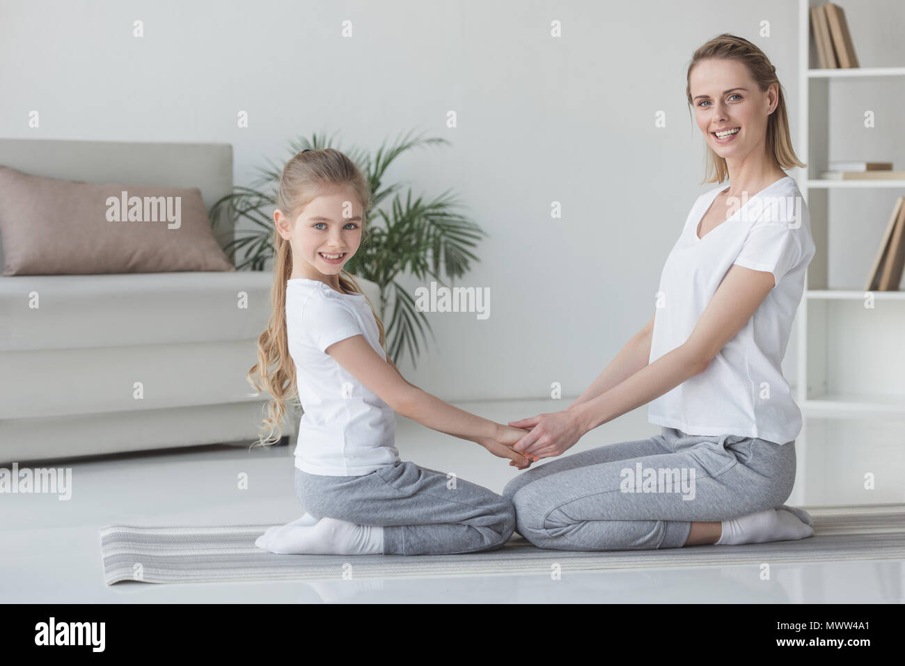 Hands on knees child hi-res stock photography and images - Alamy
