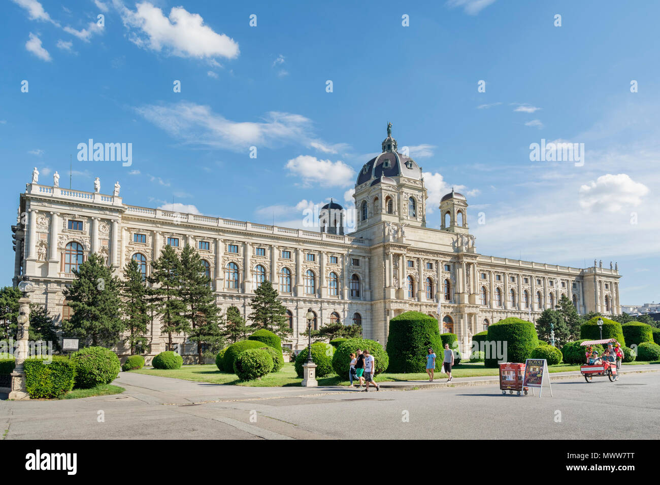 Palatial building hi-res stock photography and images - Alamy