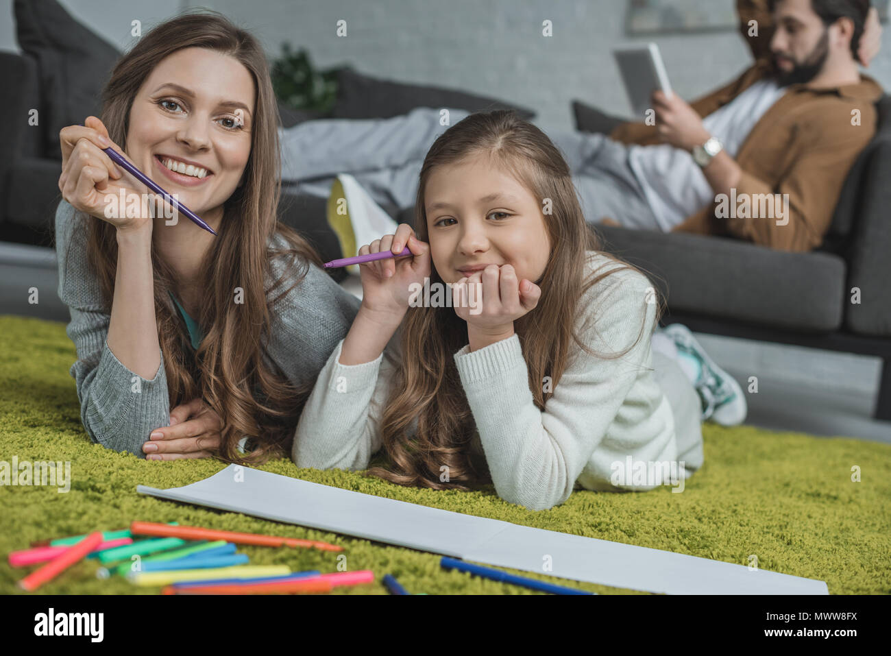 Parents daughter drawing felt hi-res stock photography and images - Alamy
