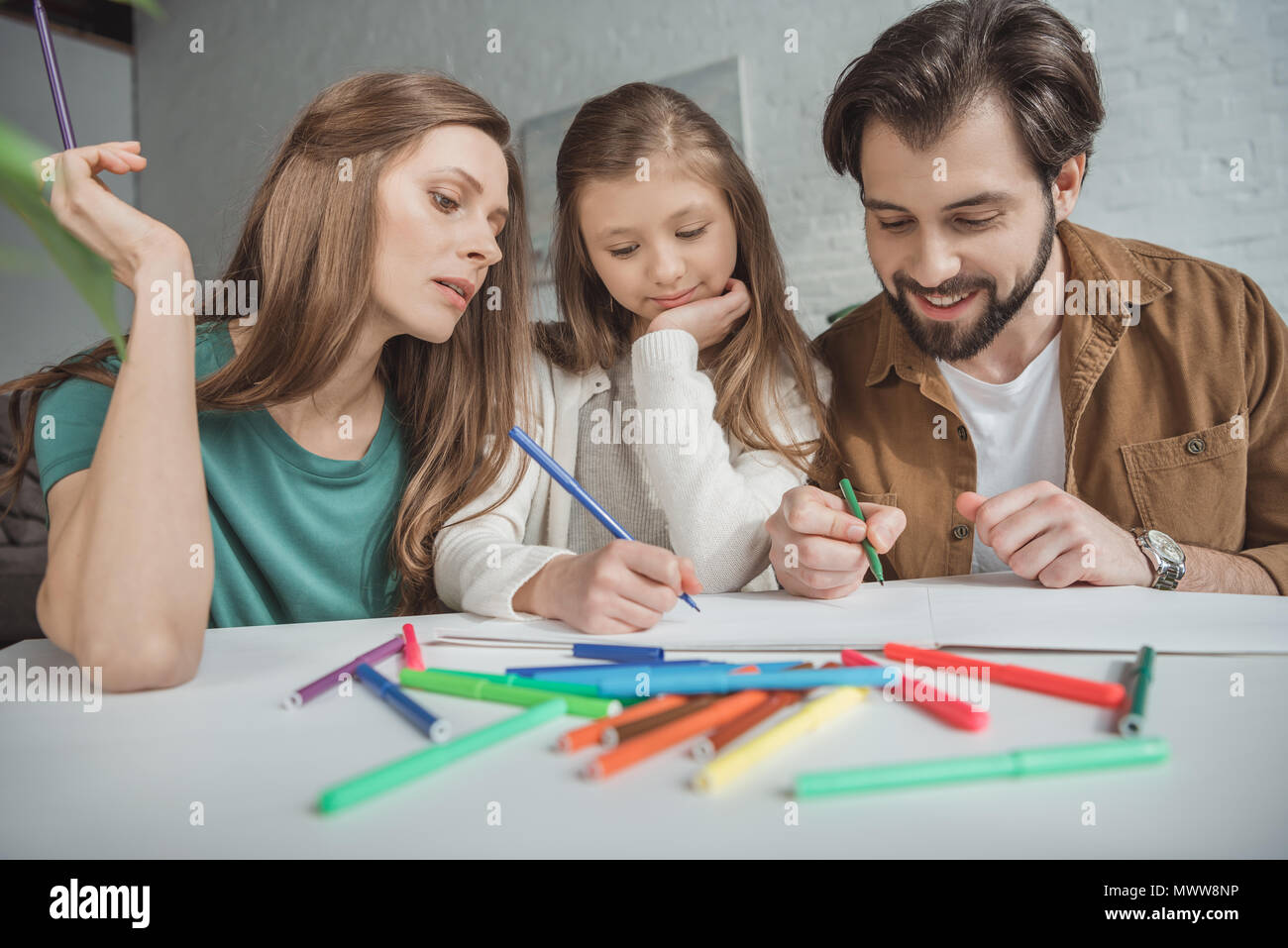Parents daughter drawing felt hi-res stock photography and images - Alamy