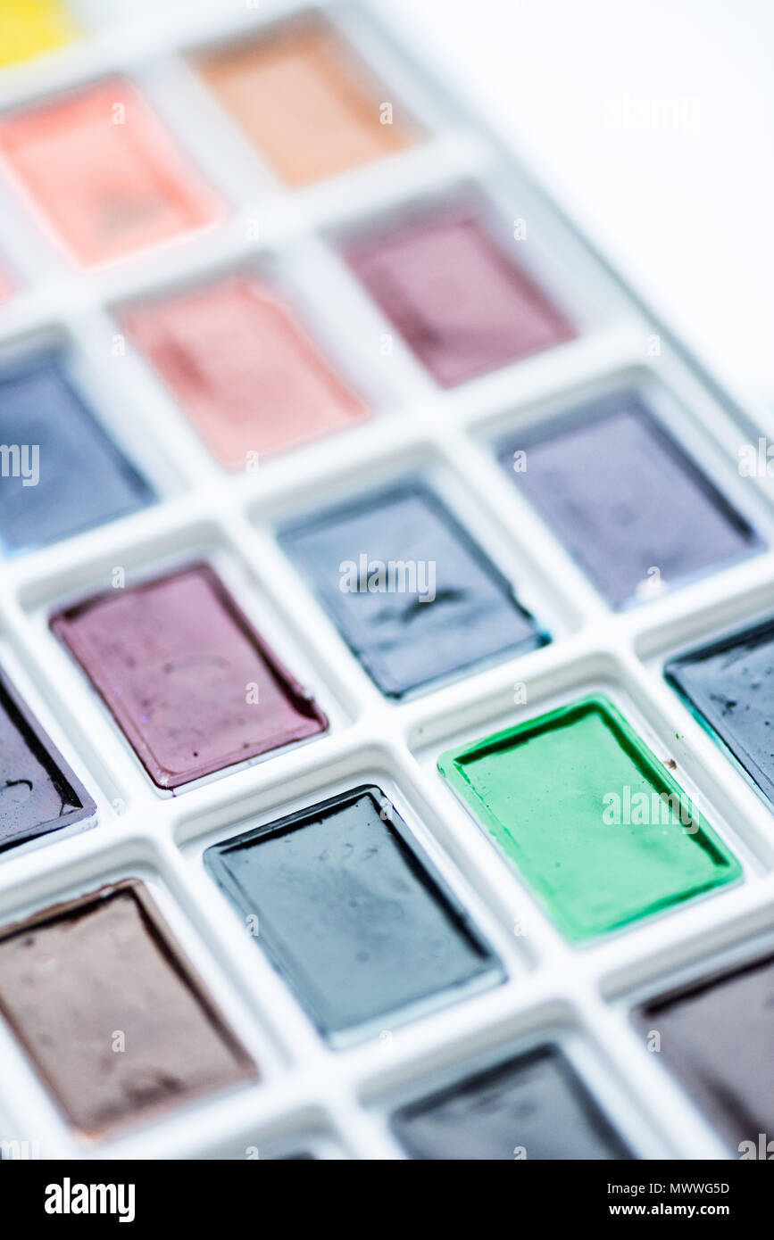 White opaque watercolor hi-res stock photography and images - Alamy