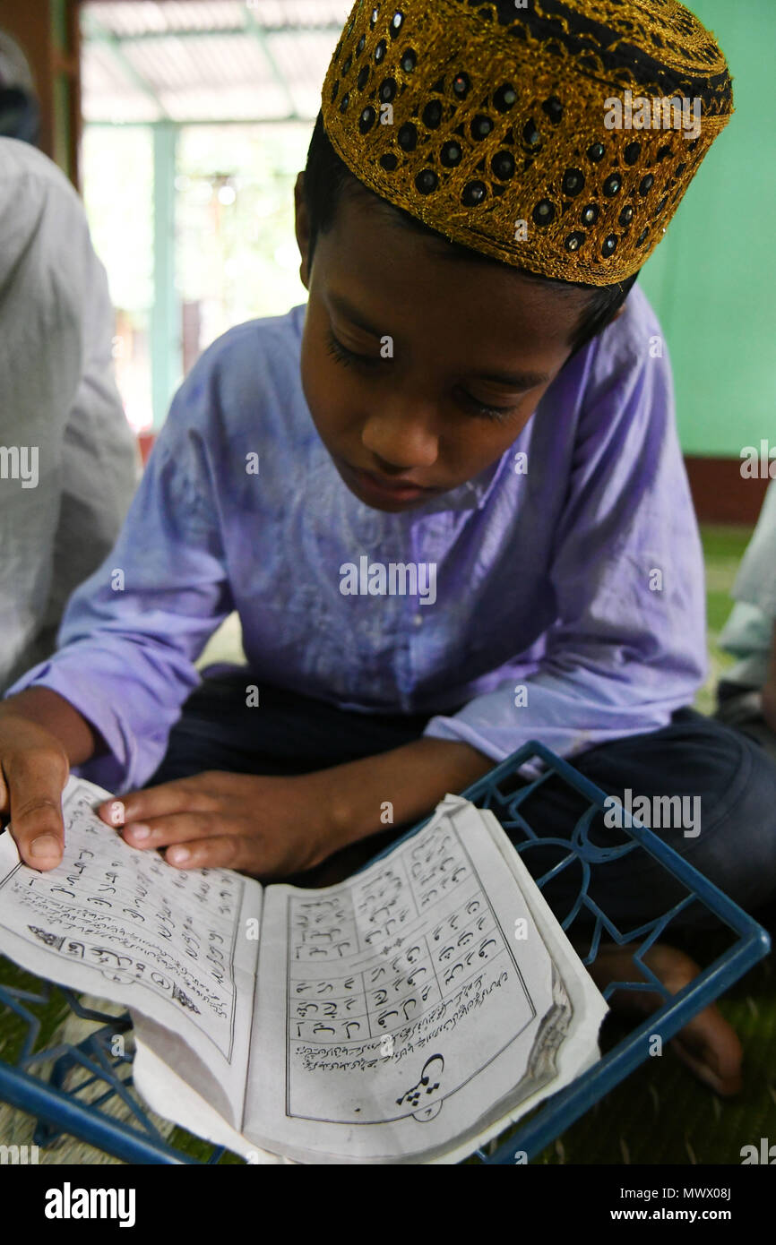 Quran reading children hi-res stock photography and images - Alamy