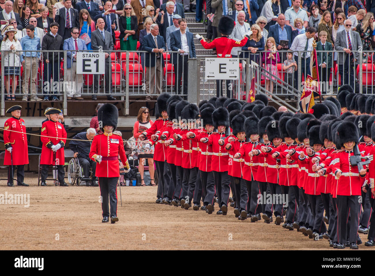 Chelsea pensioners on parade hi-res stock photography and images - Alamy