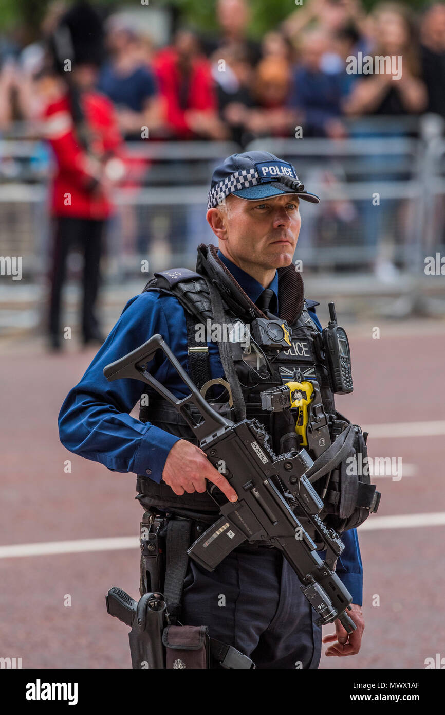 London, UK. 2nd June 2018. Armed Police Guarding the Guards - Colonel's ...