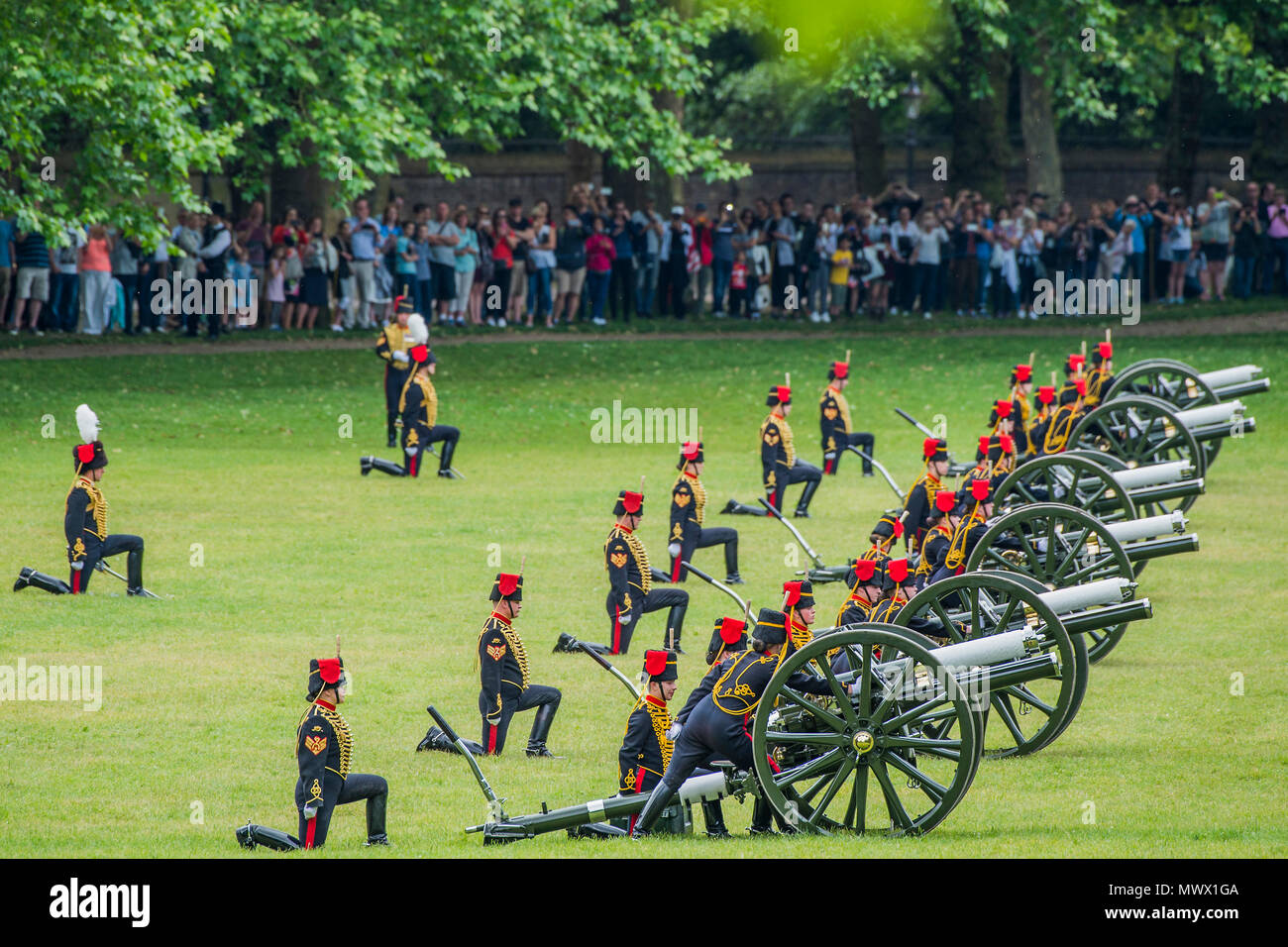 London, UK. 2nd June 2018. Firing the salute - The King’s Troop Royal ...