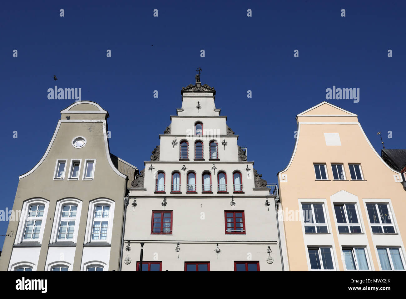 30 May 2018, Germany, Rostock: The buildings on the 'New Market' are ...