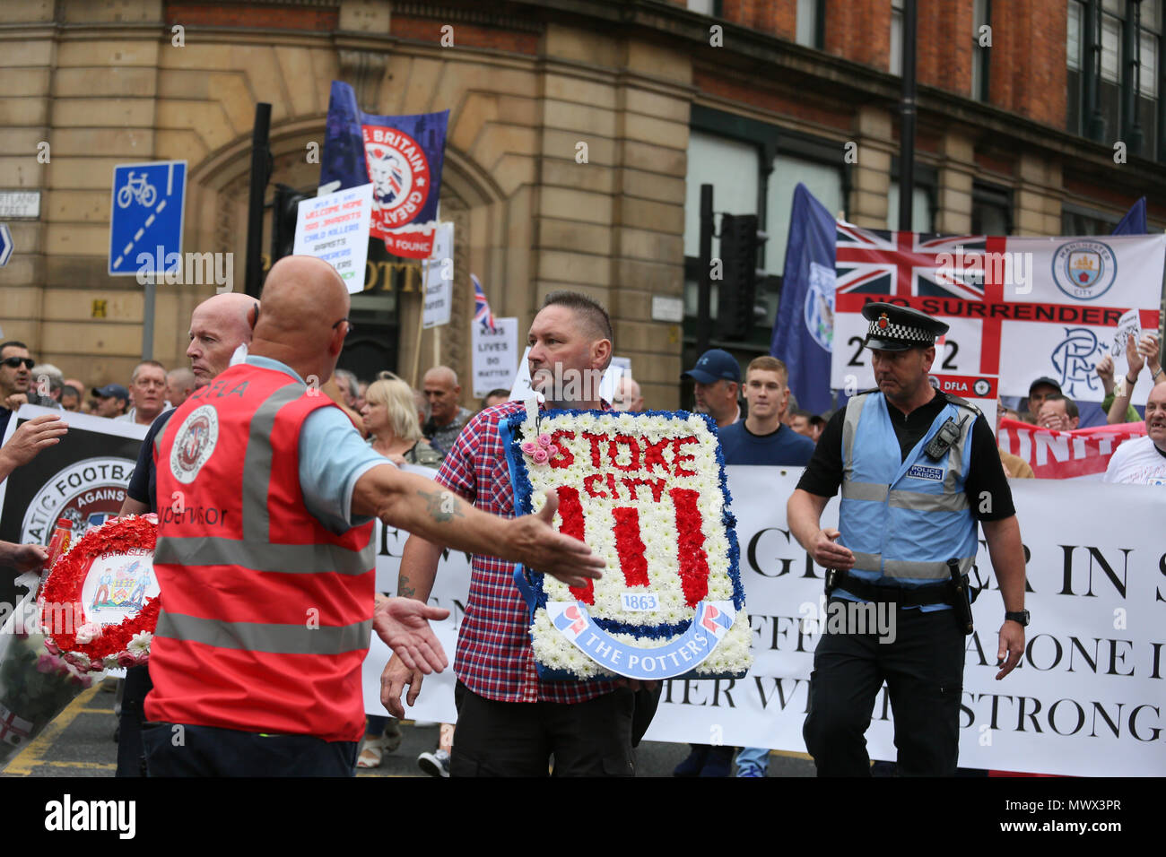 Angry football crowd hi-res stock photography and images - Alamy