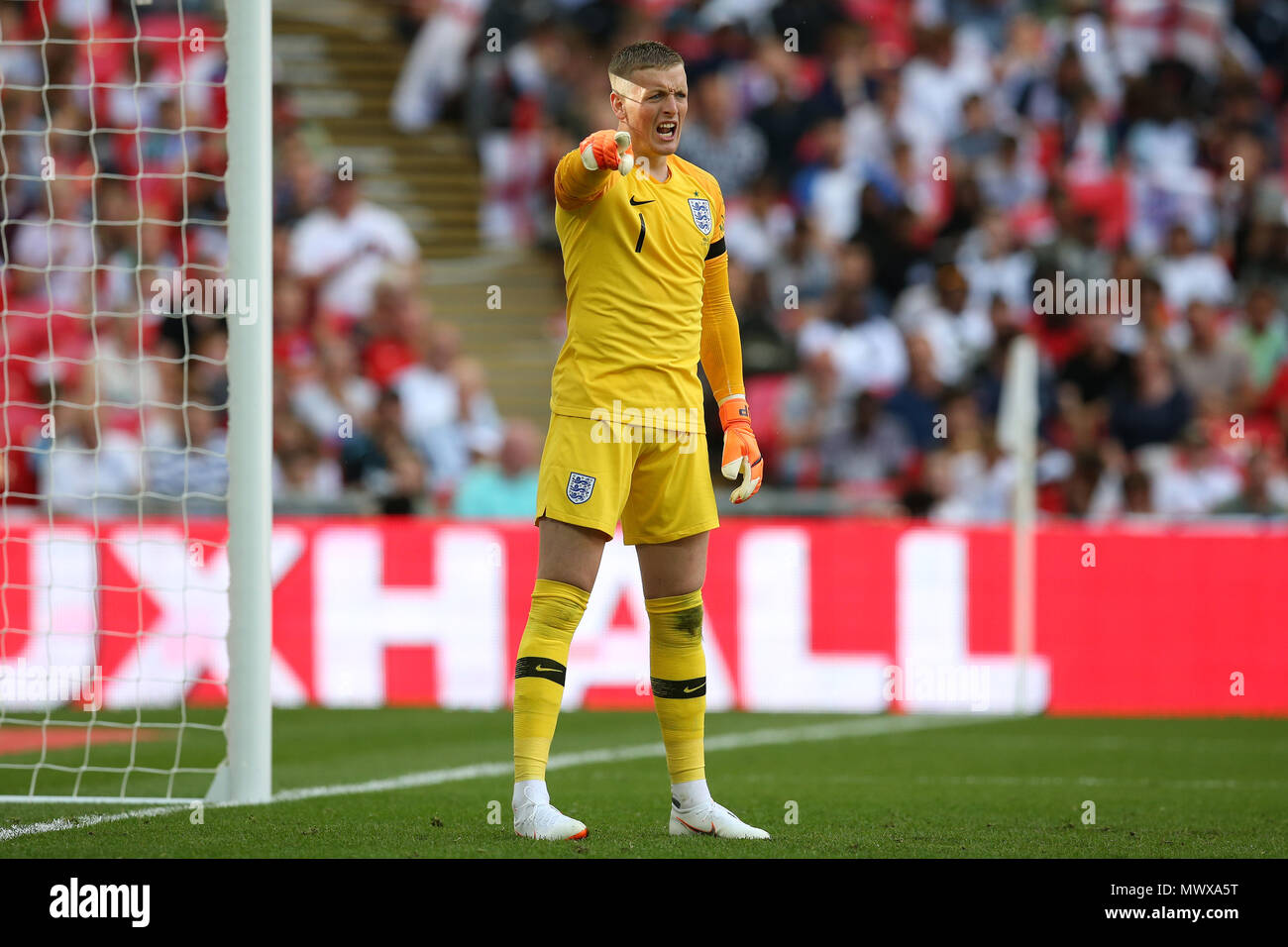 Jordan pickford in action hi-res stock photography and images - Alamy