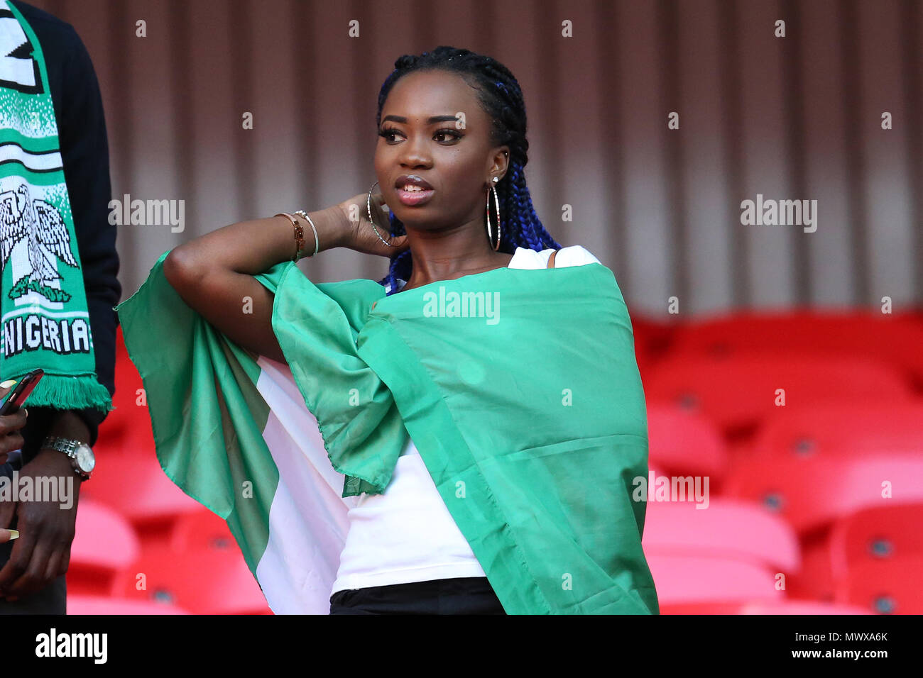 England female football fan hi-res stock photography and images - Alamy