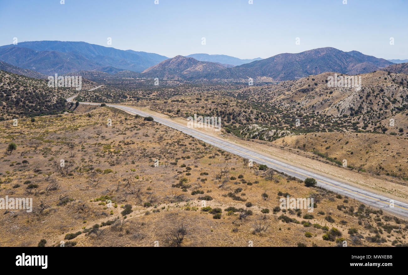 Highway in mojave desert palmdale hi-res stock photography and images ...