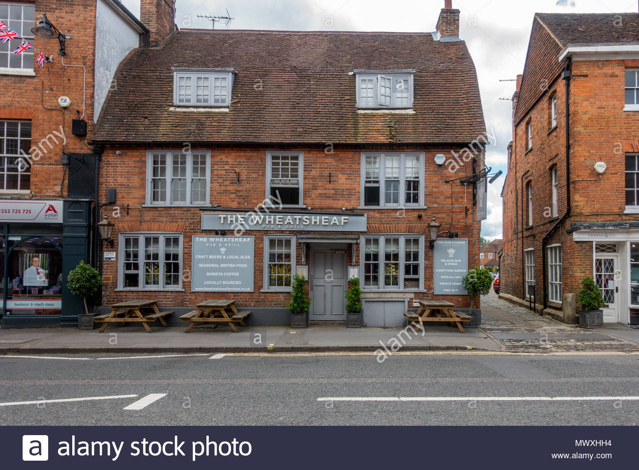 Wheatsheaf Pub High Resolution Stock Photography and Images - Alamy