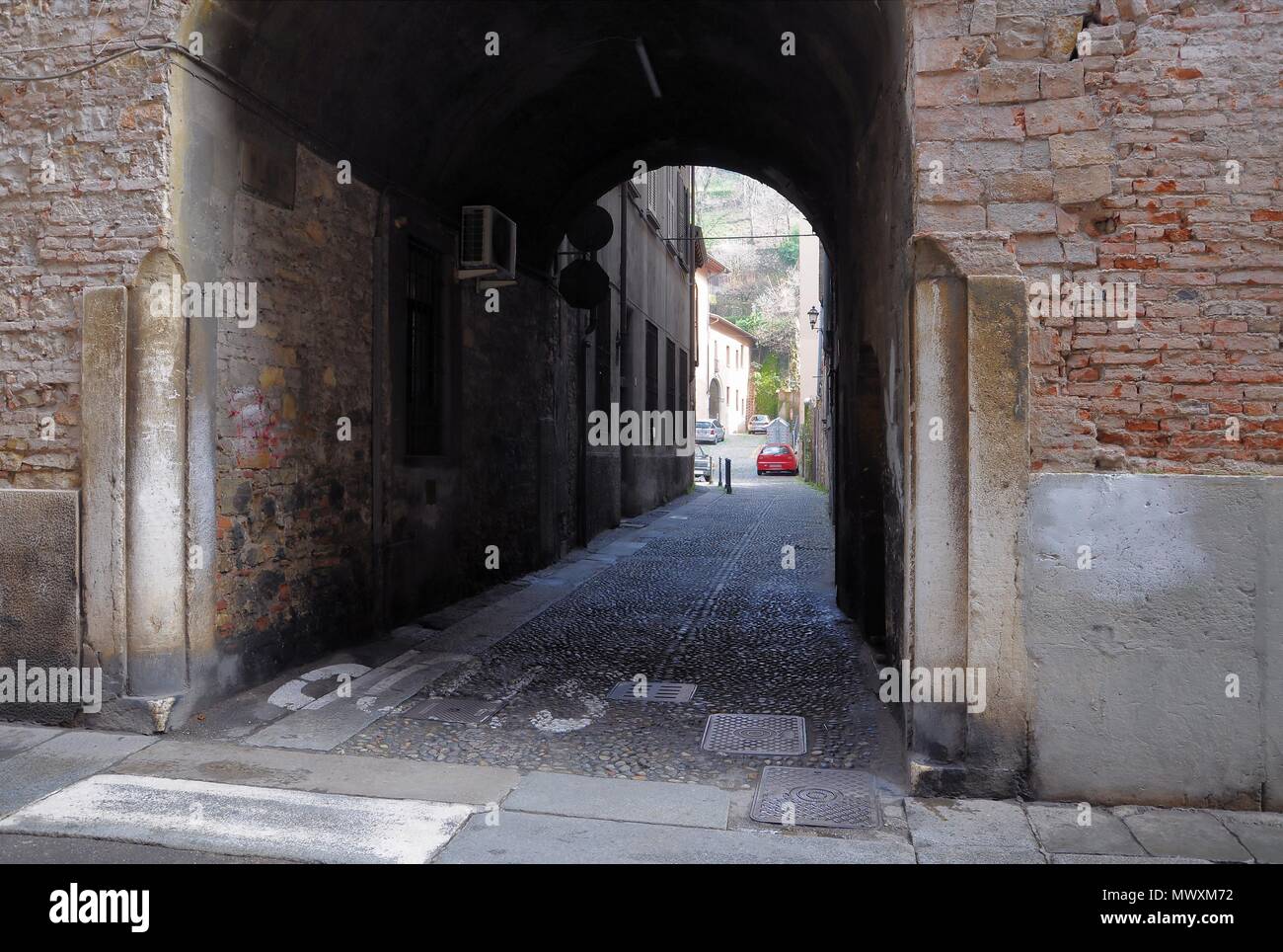 Small portico hi-res stock photography and images - Alamy