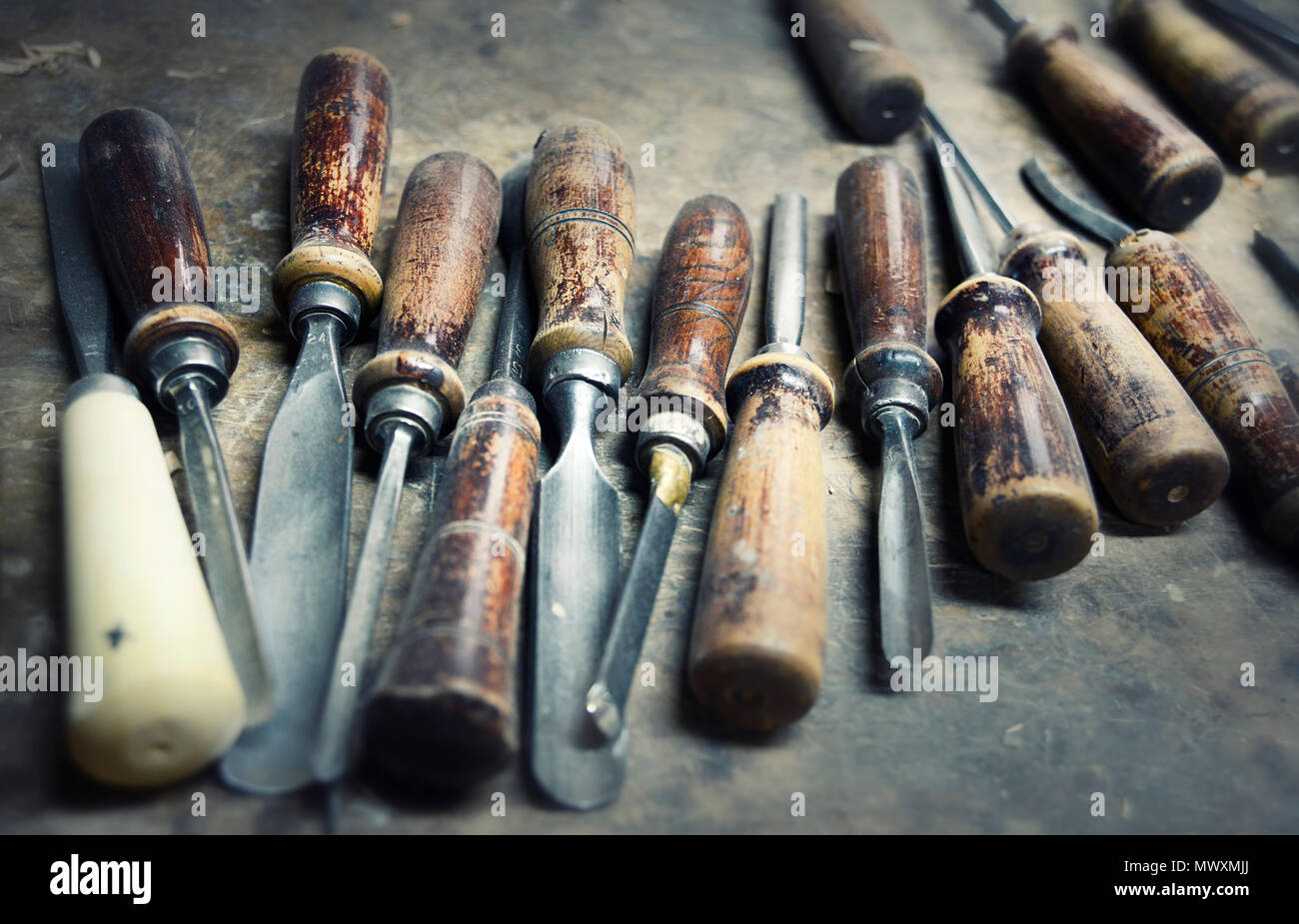 Set shaping hi-res stock photography and images - Alamy