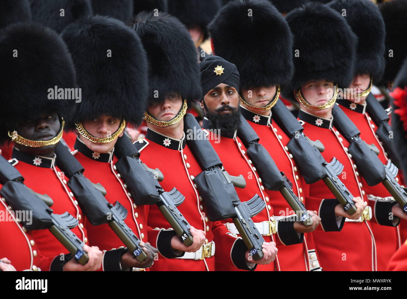 Sikh in london wearing turban hi-res stock photography and images - Alamy