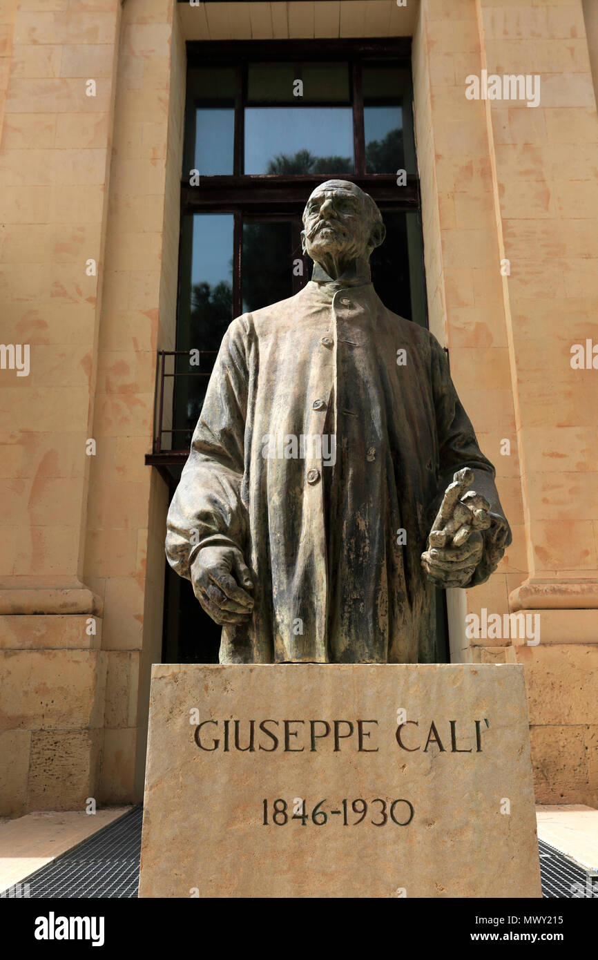 Giuseppe Cali statue, Upper Barracca Gardens, within St Peter & Paul ...