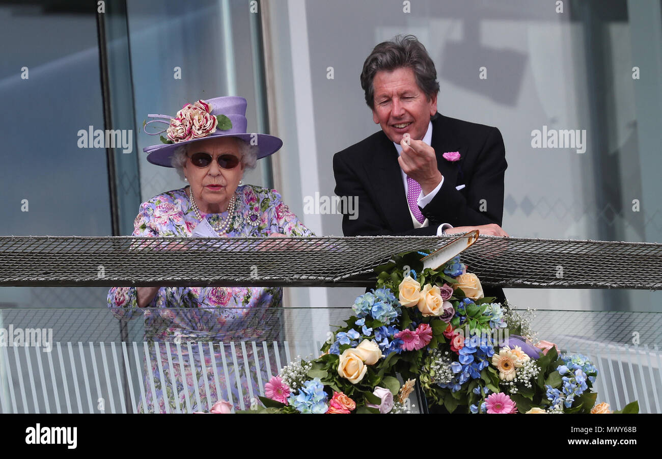 Queen Elizabeth II with racing manager John Warren during derby day of ...