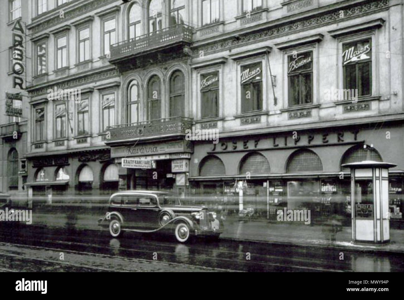 Pre war building hi-res stock photography and images - Alamy