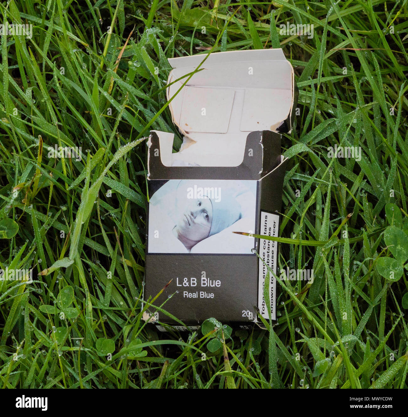 Cigarette packet health warning hi-res stock photography and images - Alamy