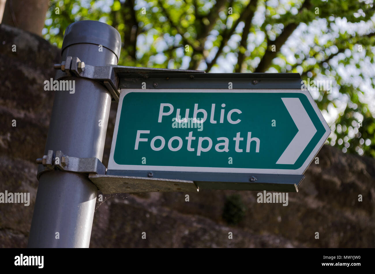 Public right of way indicator hi-res stock photography and images - Alamy