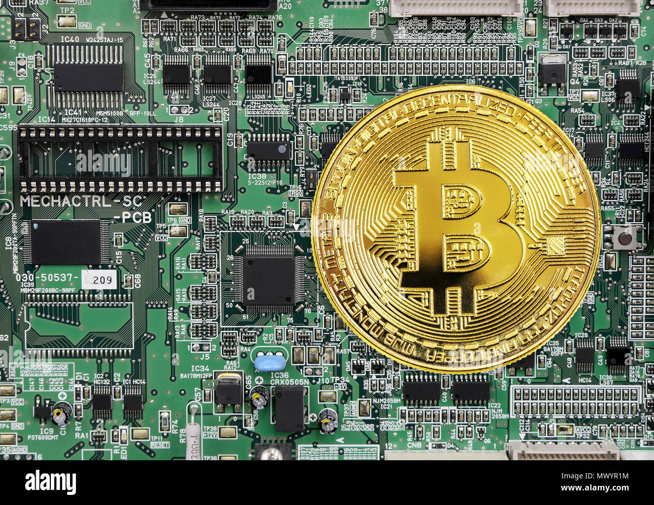 Cryptocurrency mining computer hi-res stock photography and images - Alamy