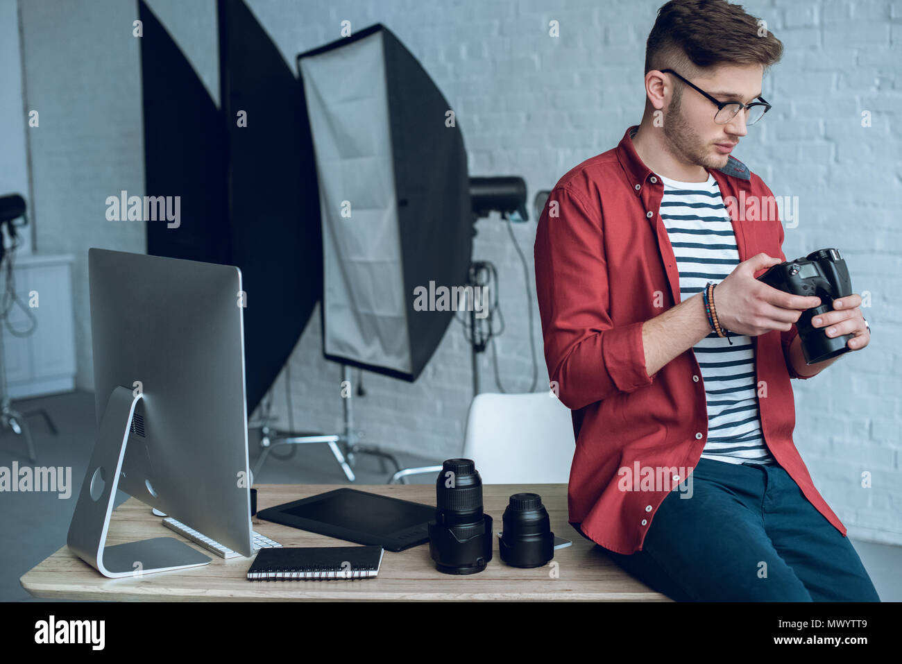 Young photographer using professional camera Stock Photo - Alamy