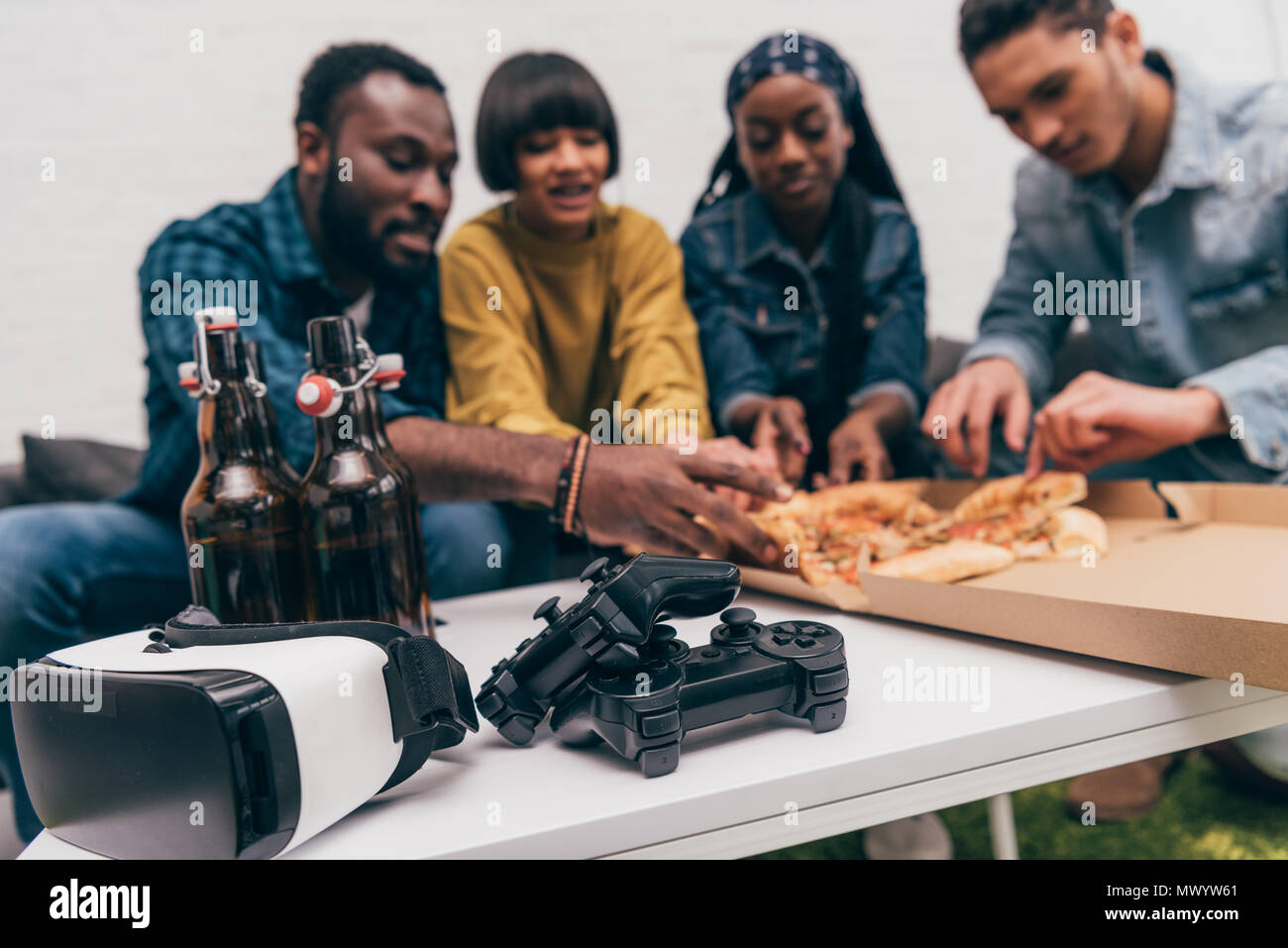 Virtual focus group hi-res stock photography and images - Alamy