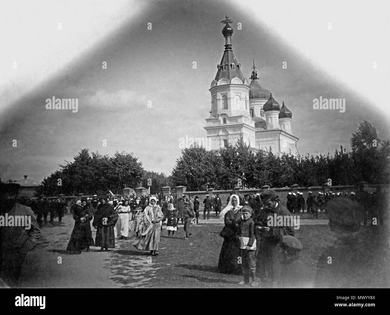 Russian revolution 1917 orthodox Black and White Stock Photos & Images ...