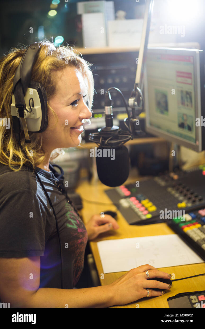 Female Presenter Stock Photos & Female Presenter Stock Images - Alamy