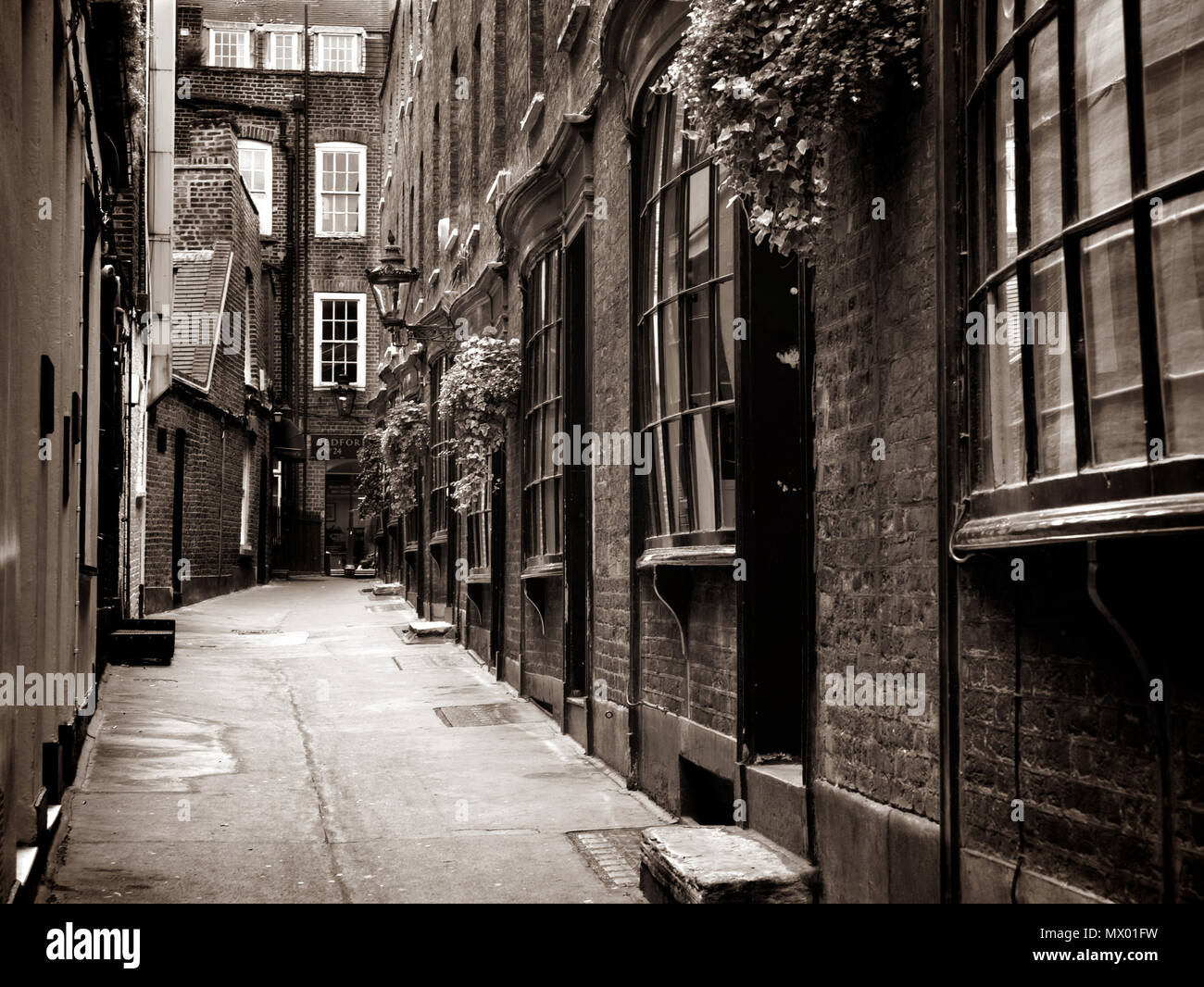 Dickensian london street hi-res stock photography and images - Alamy